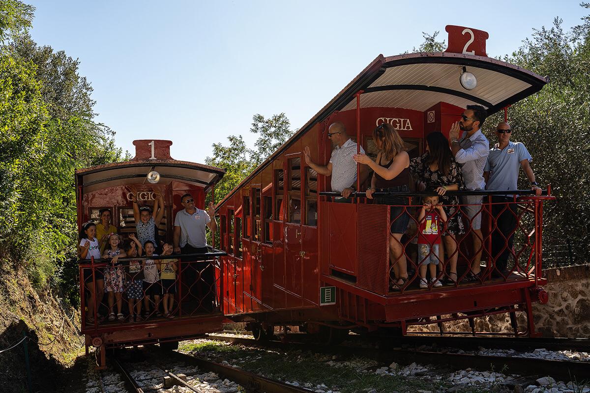 Funicolare di Montecatini Terme: Un viaggio unico.